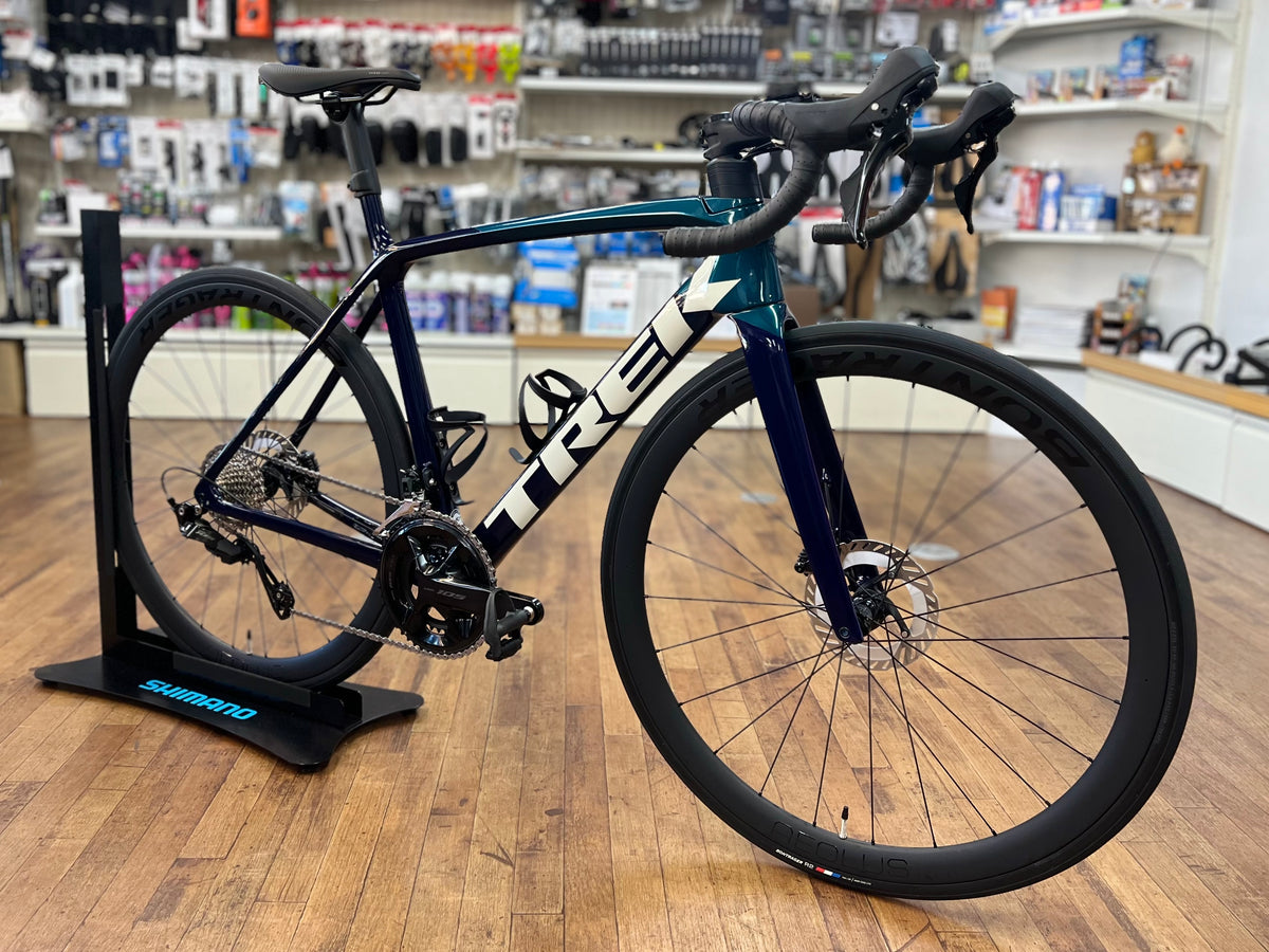 CUSTOM TREK Émonda SL 5 Navy Smoke Dark Aquatic – SPORTS CYCLE SHOP Swacchi